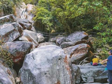 A Waterfall, Birdsong and Mountain Greenery – Yuanjue Temple and ...