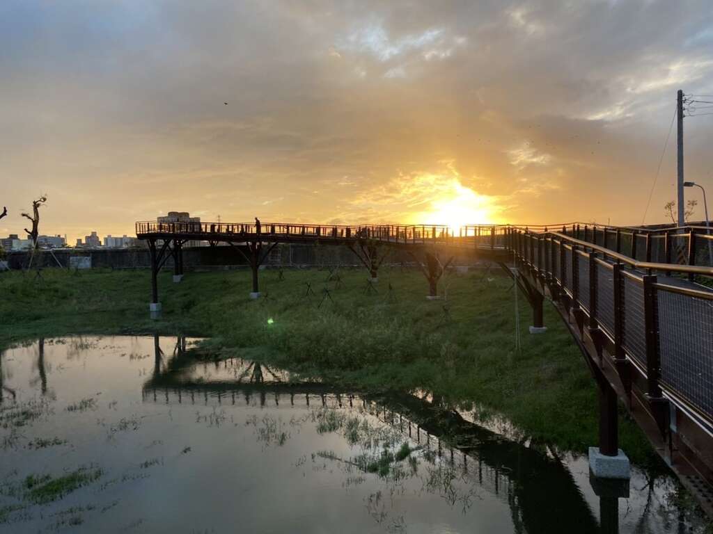 New Destination for Sunset Photos: Shuangxi Wetland Park | Taipei Travel